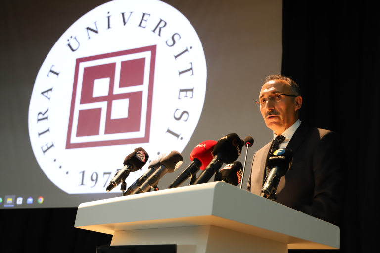Savunma Sanayi Başkanı Prof. Dr. İsmail DEMİR Üniversitemizde gençlerle ...